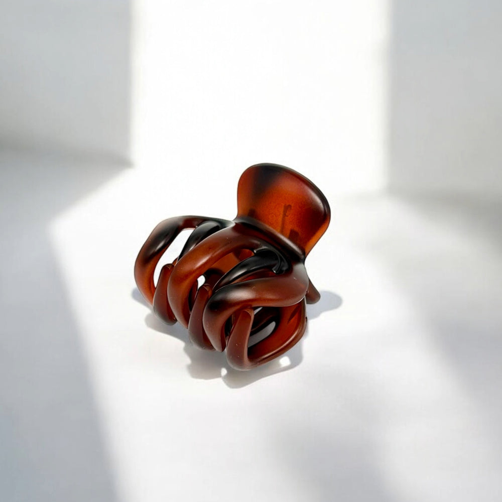 SH AMBER TWIST HAIR CLAW MEDIUM – Al-Fatah